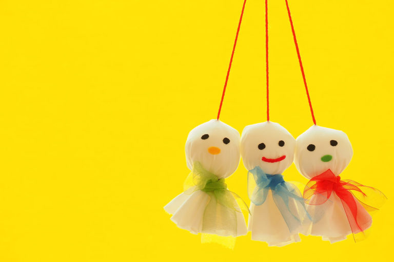 てるてる坊主の作り方・効果的な吊るし方は？由来・やってはいけないことも解説 - Cuugal