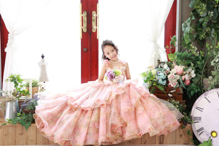 キッズドレスはどこで買う？発表会や結婚式にぴったりなドレスを探そう！ - Cuugal